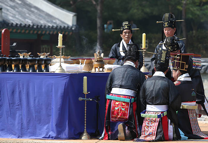 Rites to honor earth, harvest gods | Gangnam.com